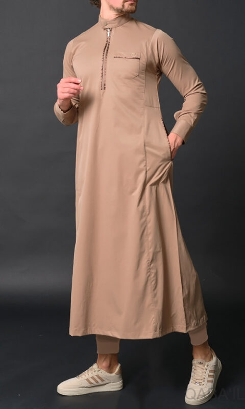 Le qamis , un vetement noble symbole de l’identité culturelle